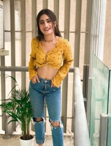 Nayani Pavani Height, Age, Boyfriend, Family, Biography & More ...
