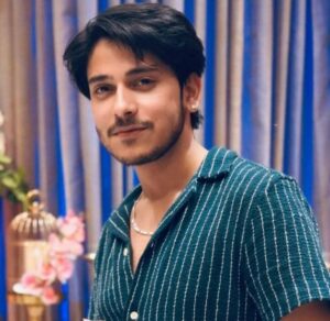 Purav Jha Age, Girlfriend, Family, Biography & More » StarsUnfolded