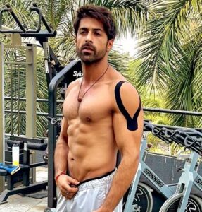 Akshay Bindra Height, Age, Girlfriend, Family, Biography & More ...