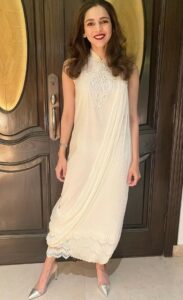 Amina Sibtain Age, Husband, Family, Biography & More » StarsUnfolded