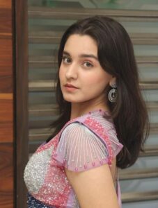 Crew (Film) Actors, Cast & Crew » StarsUnfolded