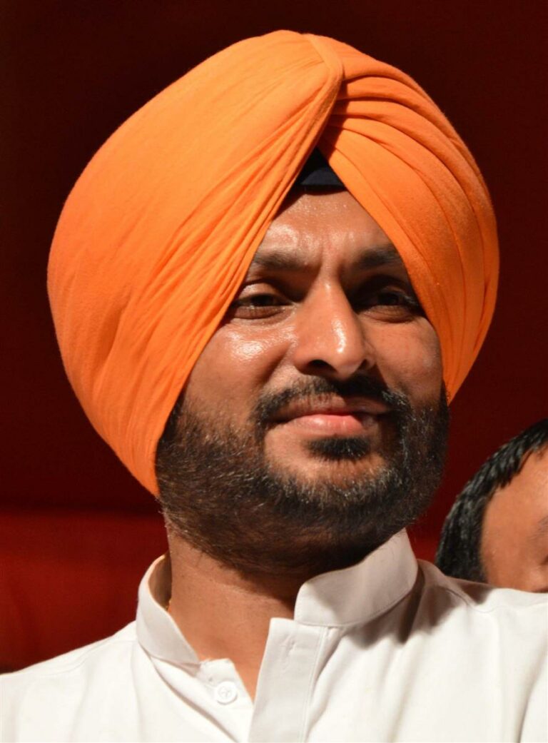 Ravneet Singh Bittu Age, Wife, Children, Family, Biography » StarsUnfolded