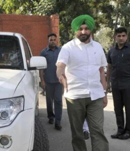 Ravneet Singh Bittu Age, Wife, Children, Family, Biography » StarsUnfolded