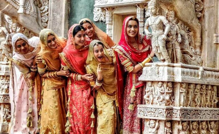 Aishwarya Raj Bhakuni Height, Age, Boyfriend, Family, Biography & More ...