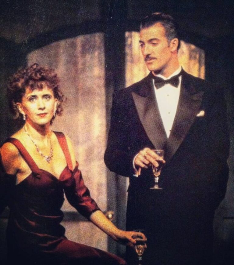 Mark Bennington Height, Age, Wife, Family, Biography & More » StarsUnfolded