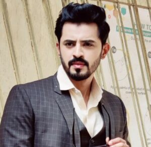 Nikhlesh Rathore Height, Age, Wife, Family, Biography & More ...