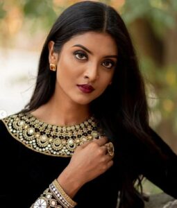 Nivedhithaa Sathish Height, Age, Boyfriend, Husband, Family, Biography ...