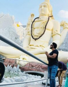 Saaj Bhatt Height, Age, Girlfriend, Family, Biography & More ...