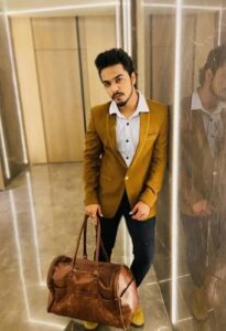 Saaj Bhatt Height, Age, Girlfriend, Family, Biography & More ...
