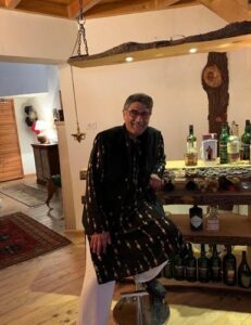 Vivek Mehra (Neena Gupta’s Husband) Age, Children, Family, Biography ...