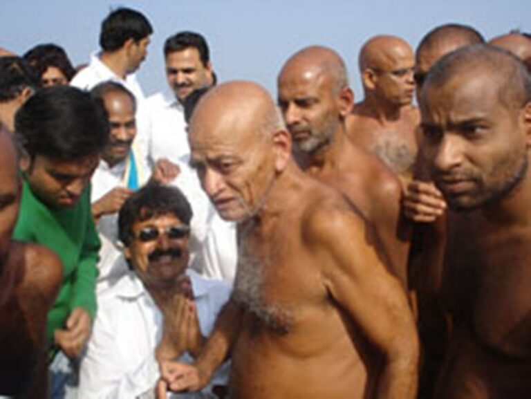 Acharya Vidyasagar Age, Death, Family, Biography & More » StarsUnfolded