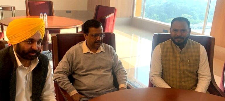 Kuldeep Kumar Age, Caste, Wife, Family, Biography & More » StarsUnfolded