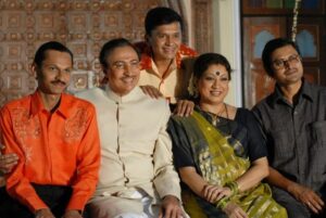 Shyam Pathak Height, Age, Wife, Children, Family, Biography & More ...