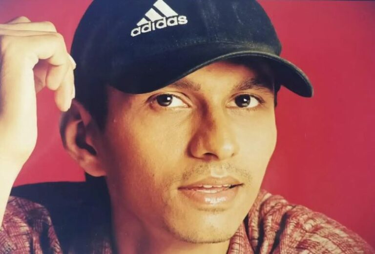 Shyam Pathak Height, Age, Wife, Children, Family, Biography & More ...