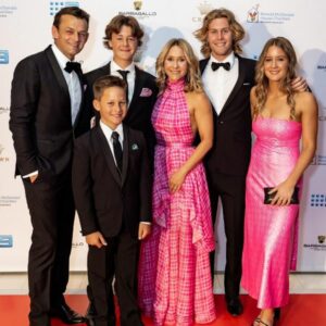 Adam Gilchrist Height, Age, Wife, Family, Biography & More » StarsUnfolded