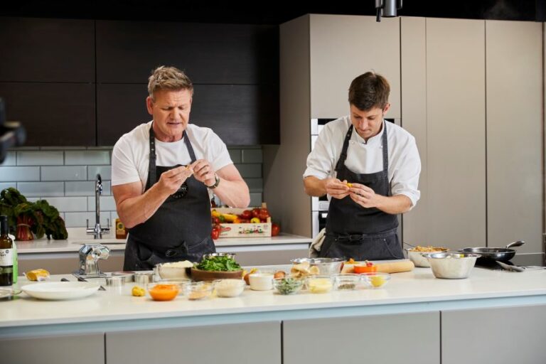 Gordon Ramsay Height, Age, Wife, Children, Family, Biography & More ...