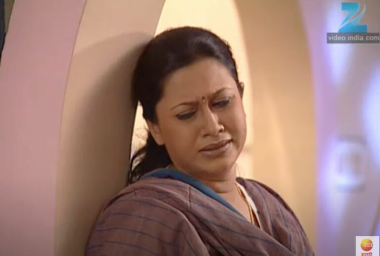 Suchitra Bandekar Wiki, Age, Husband, Children, Family, Biography ...