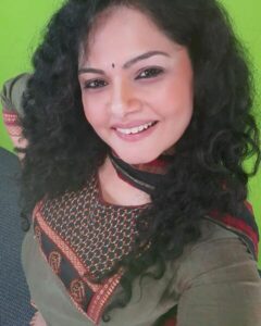 Anuya Y Bhagwat Age, Family, Biography » StarsUnfolded