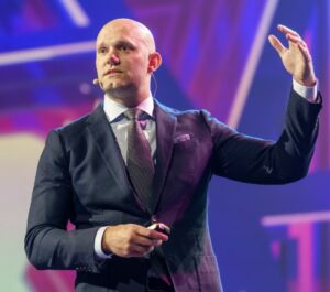 James Clear Age, Girlfriend, Wife, Children, Biography » StarsUnfolded