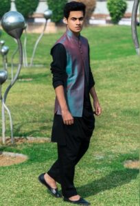 Keshav Mehta Height, Age, Family, Biography » StarsUnfolded