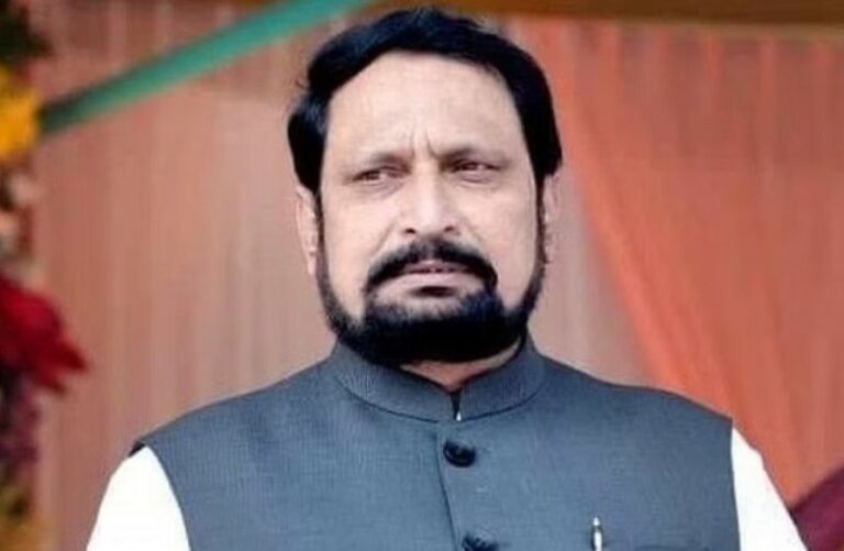 Laxman Savadi Age, Caste, Wife, Family, Biograaphy » StarsUnfolded