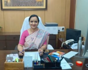 Sujata R Karthikeyan Age, Husband, Family, Biography » StarsUnfolded