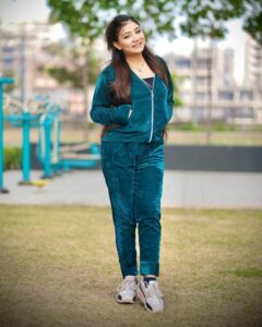 Khushi Choudhary Height, Age, Husband, Children, Biography » StarsUnfolded