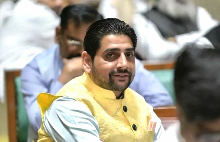 Sheetal Angural Age, Caste, Wife, Children, Family, Biography ...