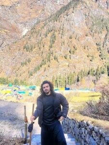 Vishal Pandey Height, Age, Girlfriend, Family, Biography » StarsUnfolded