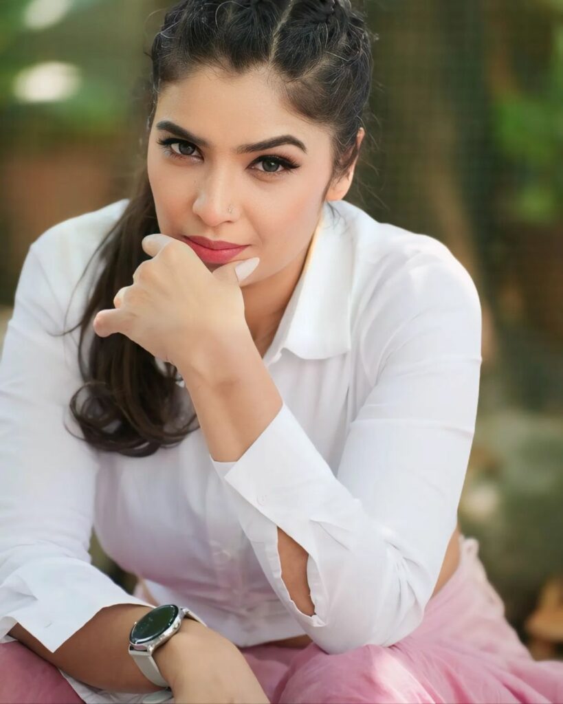 Nishitha Gowda Height, Husband, Children, Family, Biography » StarsUnfolded