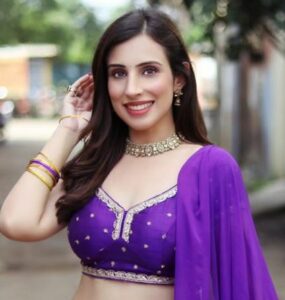 Simaran Kaur Age, Family, Biography » StarsUnfolded