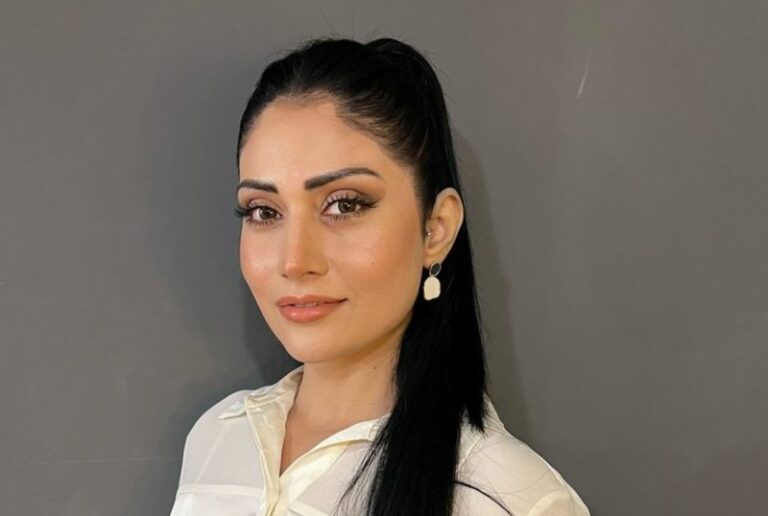 Anam Tanveer Height, Age, Family, Biography » StarsUnfolded