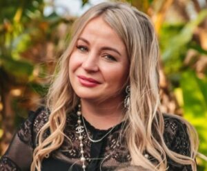 Anna Radzinskaya Age, Family, Biography » StarsUnfolded