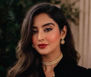 Insha Ghaii Kalra Height, Age, Husband, Family, Biography » StarsUnfolded