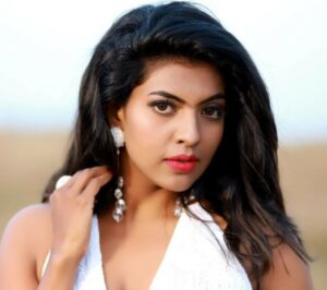 Madhuri Pawar Age, Family, Biography » StarsUnfolded