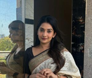 Sonal Monteiro Height, Age, Husband, Family, Biography » StarsUnfolded