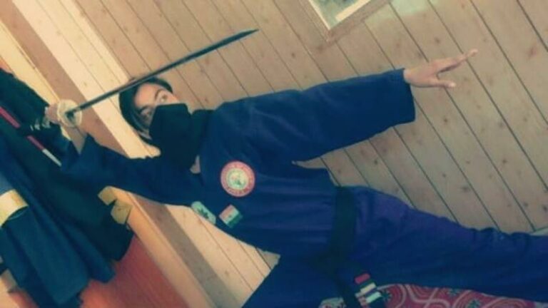 Farhana Bhat Height, Age, Family, Biography » StarsUnfolded