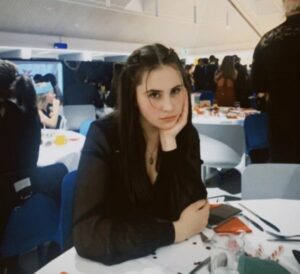 Maddie Hamilton Height, Boyfriend, Family, Biography » StarsUnfolded