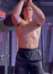 Nicholas Chavez Height, Age, Girlfriend, Family, Biography » StarsUnfolded