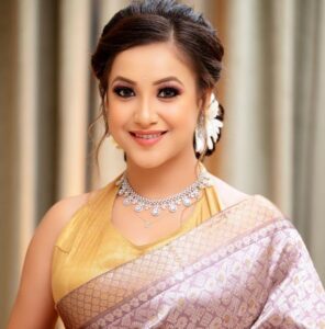 Sumi Borah Height, Age, Husband, Family, Biography » StarsUnfolded