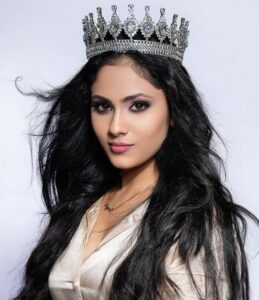 Aayushi Dholakia Height, Age, Family, Biography » StarsUnfolded