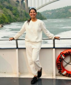 Amrutha Suresh Height, Age, Husband, Family, Biography » StarsUnfolded