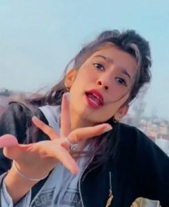 Divya Sharma Height, Age, Family, Biography » StarsUnfolded