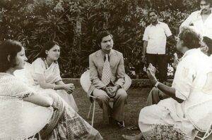 Hrishikesh Mukherjee Age, Death, Wife, Children, Family, Biography ...