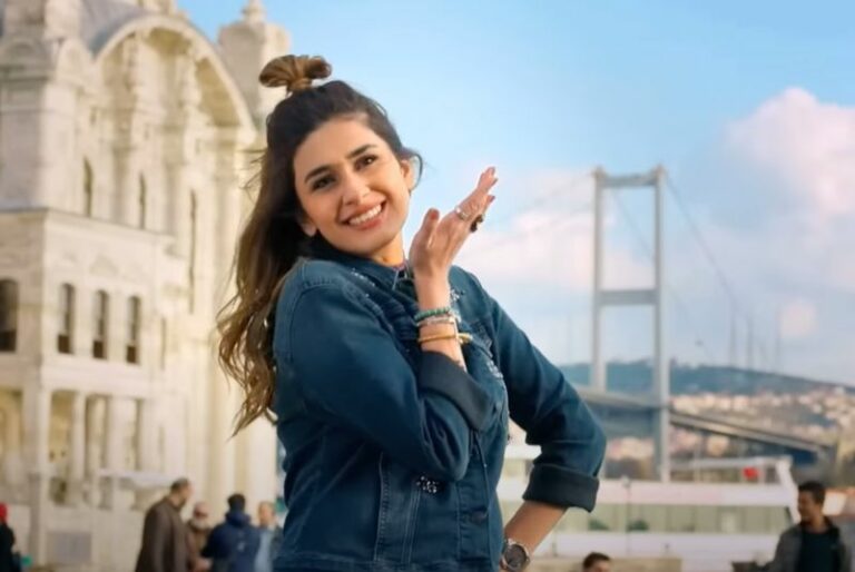 Kubra Khan Height, Age, Family, Biography » StarsUnfolded