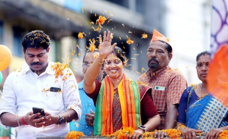 Navya Haridas Height, Age, Husband, Family, Biography » StarsUnfolded