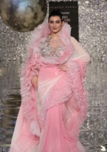 Shalini Passi Height, Age, Husband, Family, Biography » StarsUnfolded