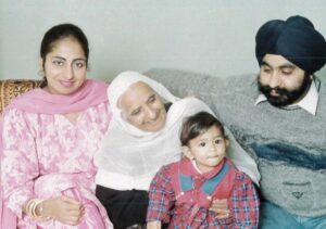 Nav Bhatia Age, Wife, Children, Family, Biography » StarsUnfolded