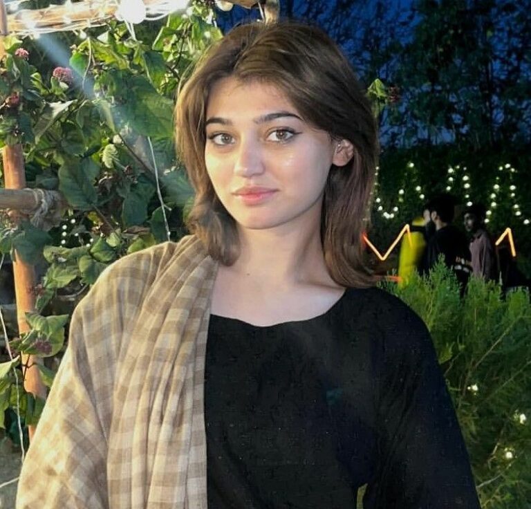 Imsha Rehman Height, Age, Biography » StarsUnfolded