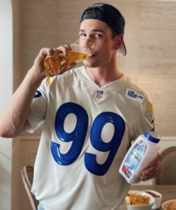 Tanner Novlan Height, Age, Wife, Children, Family, Biography ...